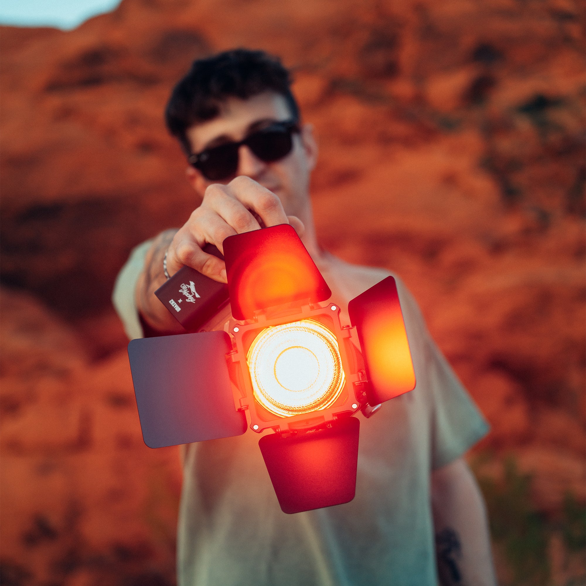 MOLUS X100-RGB – ZHIYUN OFFICIAL STORE